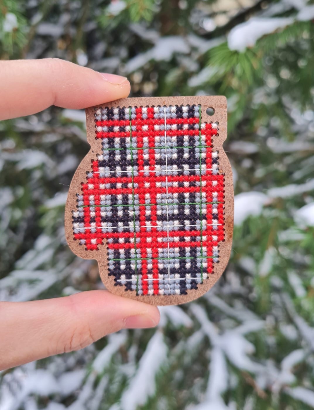 Cute Embroidery By Kate Christmas Mitten - Cross Stitch Pattern - 123Stitch